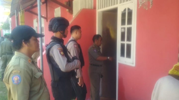 Tiga Pasangan Bukan Suami Istri Terciduk Petugas di Kamar Kontrakan ... Tiga Pasangan Bukan Suami Istri Terciduk Petugas di Kamar Kontrakan ...