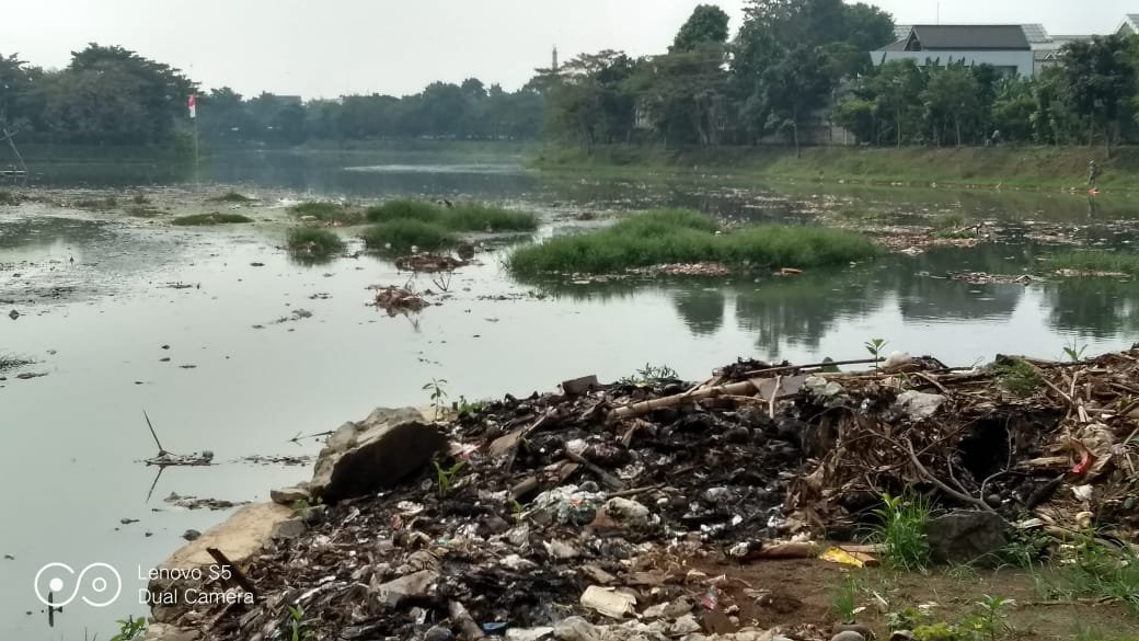 DLH Tangsel Ngaku Sudah Maksimal Angkut Sampah di Setu Parigi ...