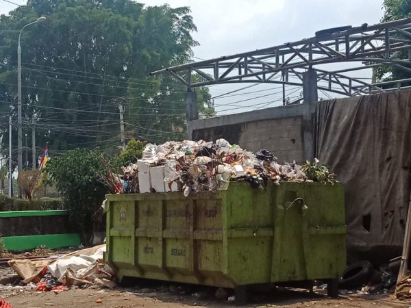 Warga Keluhkan Tumpukan Sampah di Kota Serang | BantenNews.co.id ... Warga Keluhkan Tumpukan Sampah di Kota Serang | BantenNews.co.id ...