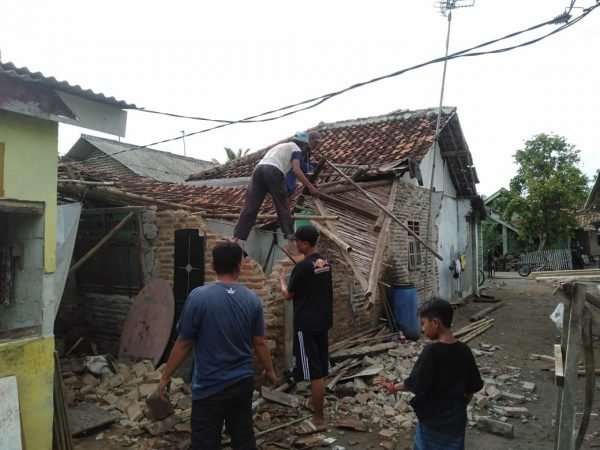 Diterjang Cuaca Buruk Rumah Warga di Kabupaten Serang Roboh ...