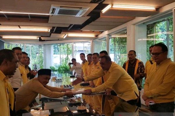 Serahkan Dokumen, Ahmed Zaki Iskandar Calon Tunggal DPD Golkar DKI ... Serahkan Dokumen, Ahmed Zaki Iskandar Calon Tunggal DPD Golkar DKI ...