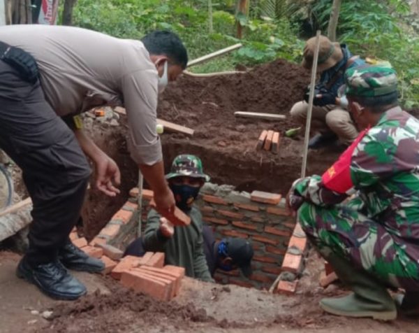 Dibuatkan Jamban Oleh Kodim Cilegon Warga Cikerai Ini Tak Lagi Bab Di Sungai Id