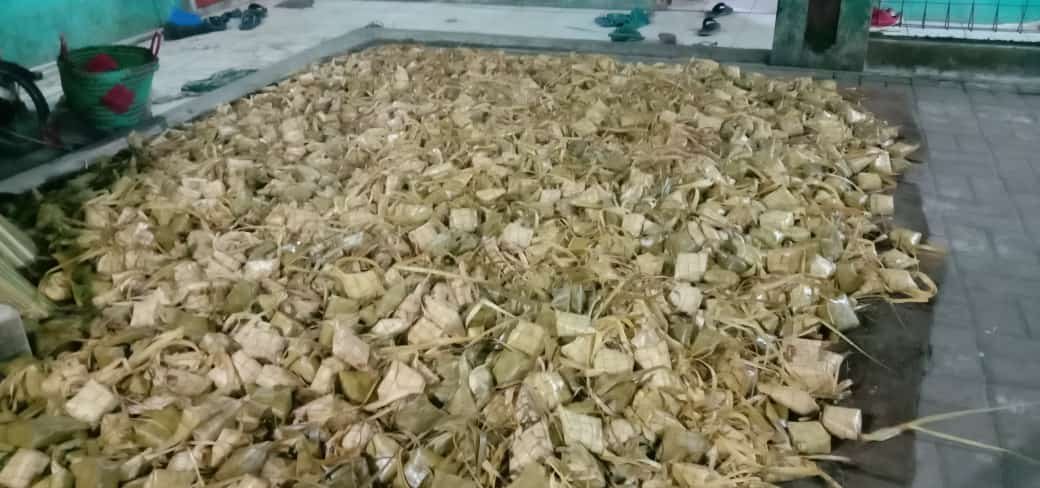 Ketupat dan Sambelan Buraq, Makanan Khas Tradisi Qunutan di Banten ...