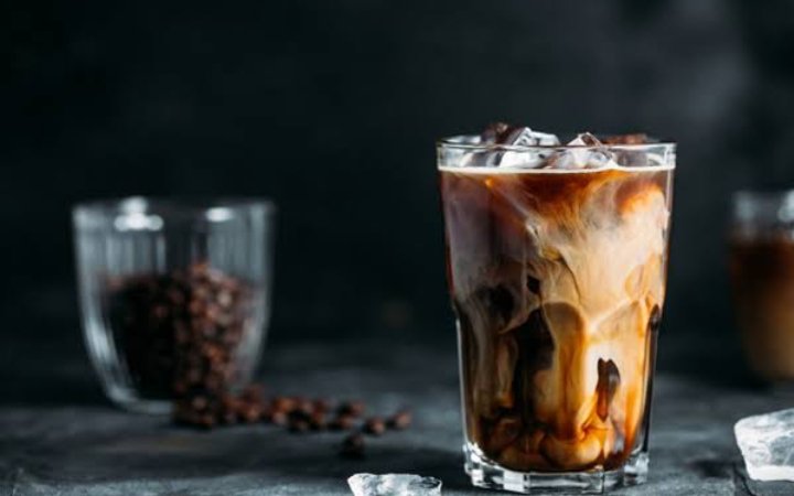 Apa Iya Minum Kopi Dingin Bisa Bantu Menurunkan Berat Badan ...