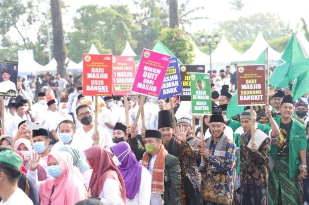 Semaraknya Jalan Sehat Sarungan di Kota Tangerang | BantenNews.co.id ...