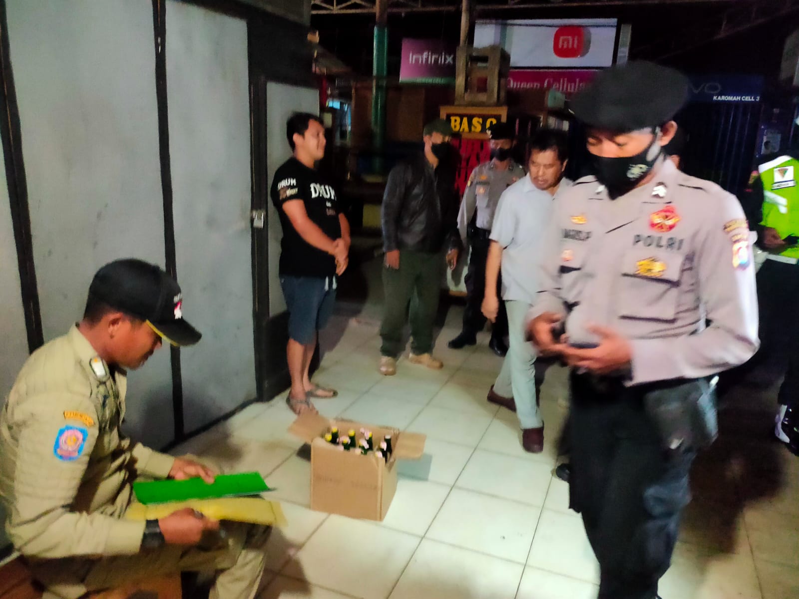 Satpol PP Pandeglang Sita Ratusan Botol Miras | BantenNews.co.id ... Satpol PP Pandeglang Sita Ratusan Botol Miras | BantenNews.co.id ...