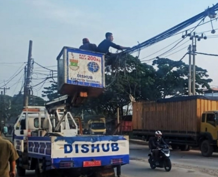 Dishub Kabupaten Tangerang Relokasi 80 Titik PJU di Jalan Perancis ... Dishub Kabupaten Tangerang Relokasi 80 Titik PJU di Jalan Perancis ...
