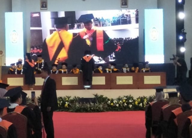 Wisuda ke 15 Unsera, Rektor Dorong Lulusan Kuasai Manajemen dan ...