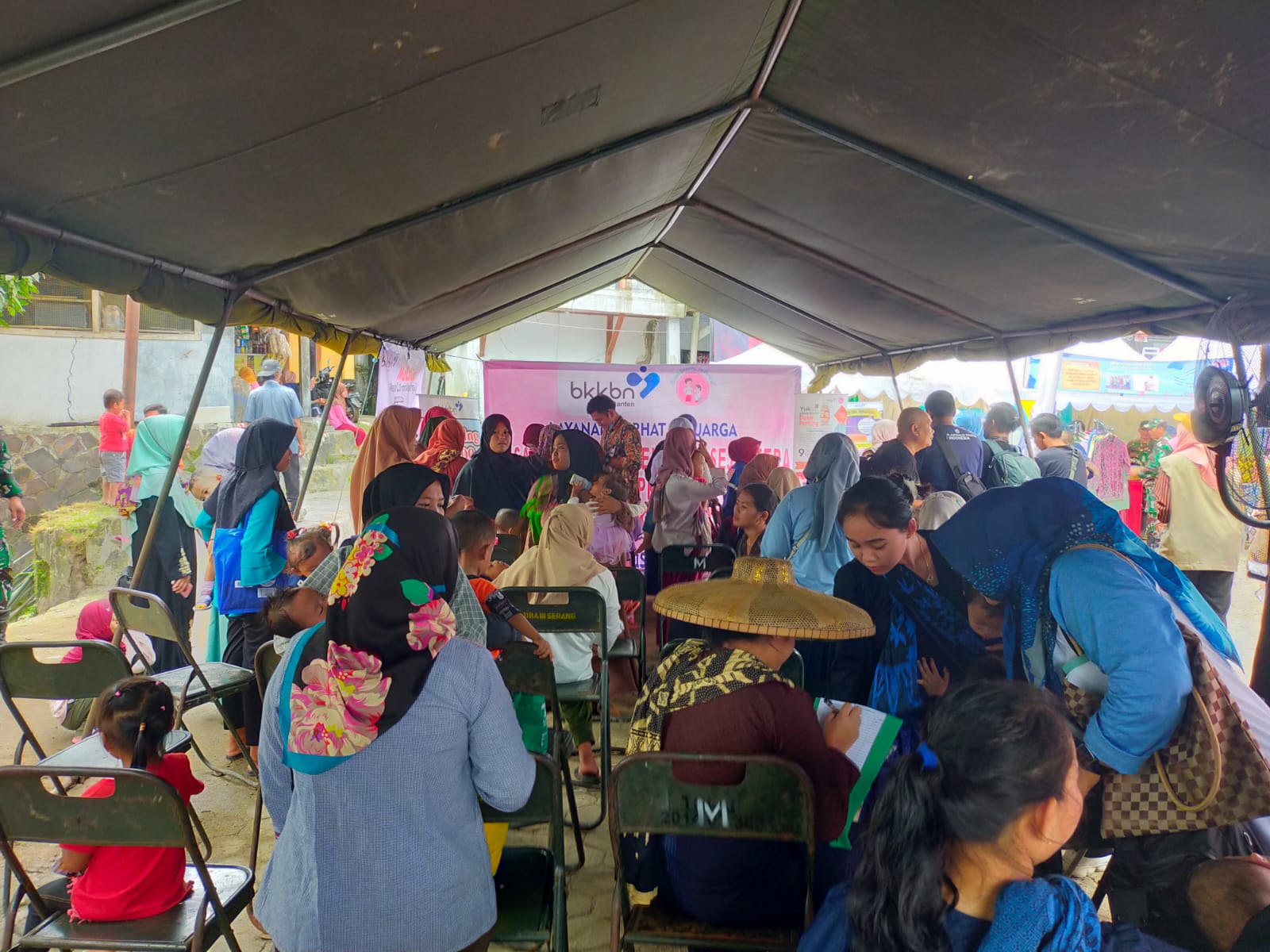 Pengurus PERSIT dan BKKBN Gelar Pelayanan KB di Baduy | BantenNews.co ... Pengurus PERSIT dan BKKBN Gelar Pelayanan KB di Baduy | BantenNews.co ...
