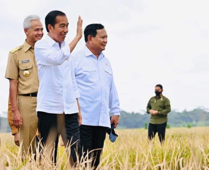 Jokowi Prabowo Ganjar Selfie Bareng Pertanda Duet Prabowo Ganjar