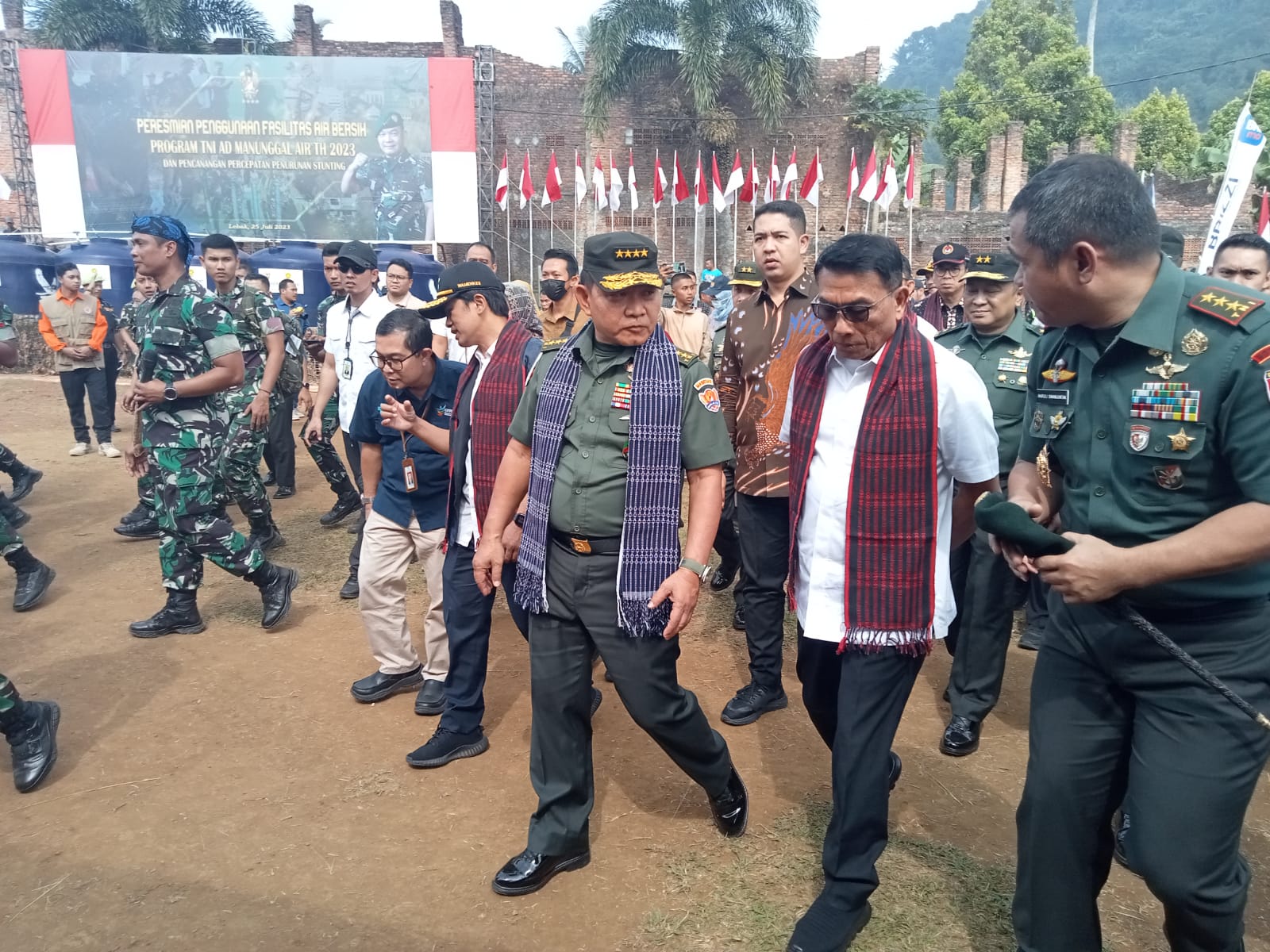 KASAD Resmikan Penggunaan Fasilitas Air Bersih di Lebak | BantenNews.co ... KASAD Resmikan Penggunaan Fasilitas Air Bersih di Lebak | BantenNews.co ...