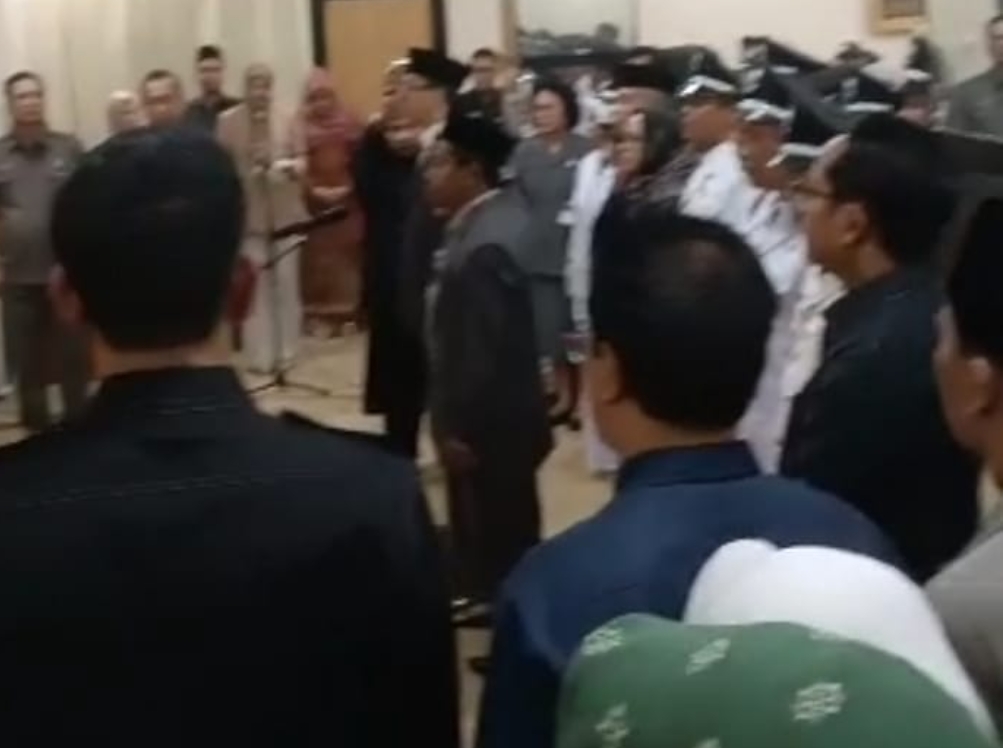 Jelang Akhir Masa Jabatan, Walikota Serang Lantik Ratusan Pejabat ... Jelang Akhir Masa Jabatan, Walikota Serang Lantik Ratusan Pejabat ...
