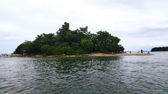 Makin Ramai Pengunjung, Pengelola Wisata Pulau Merak Kecil Sediakan ...